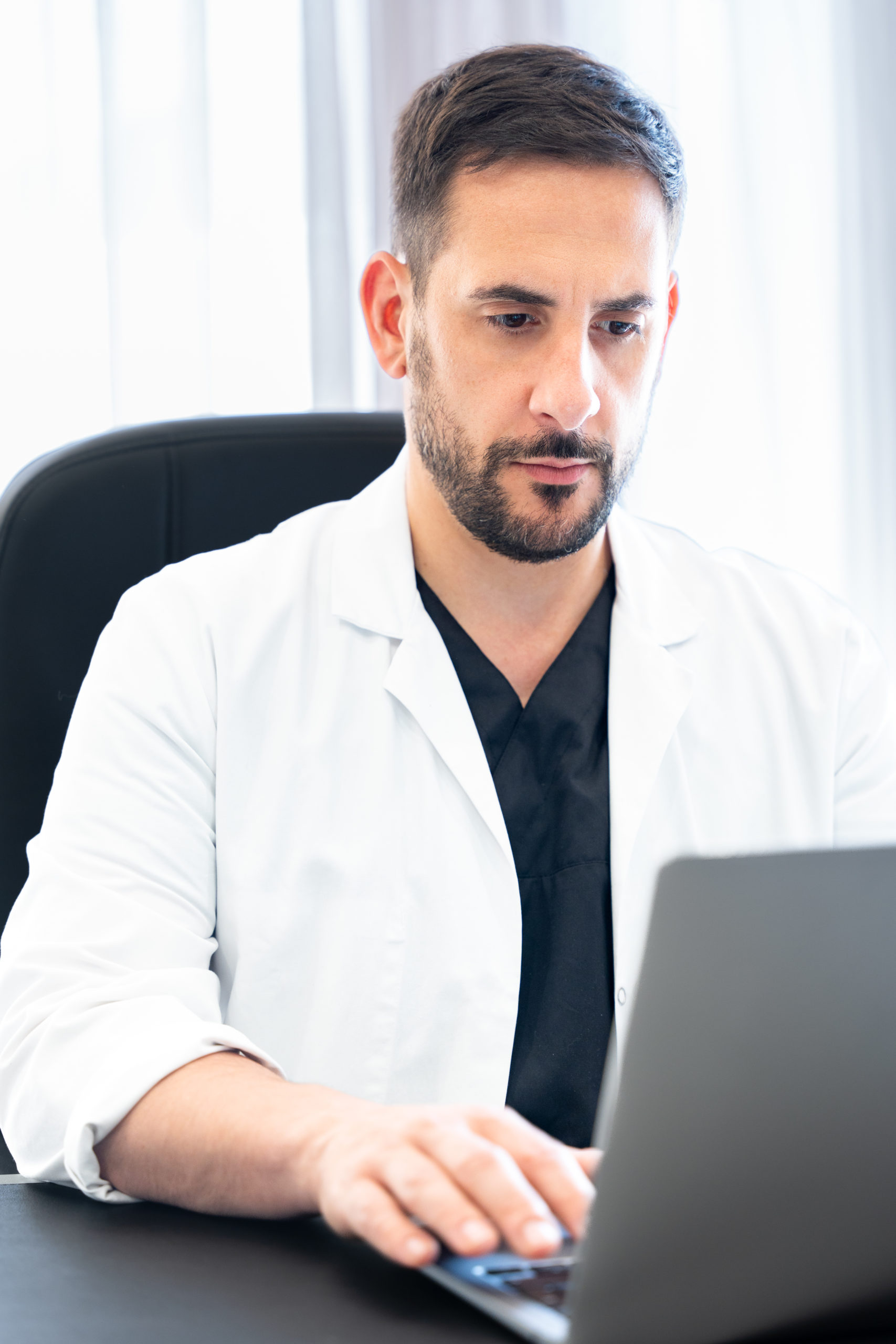 Neurochirurgien en Suisse | PD Dr Med. Marco Corniola